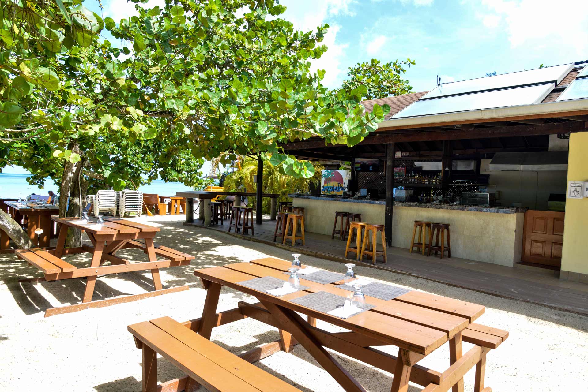Marley’s beach bar & grill – CocoLaPalm